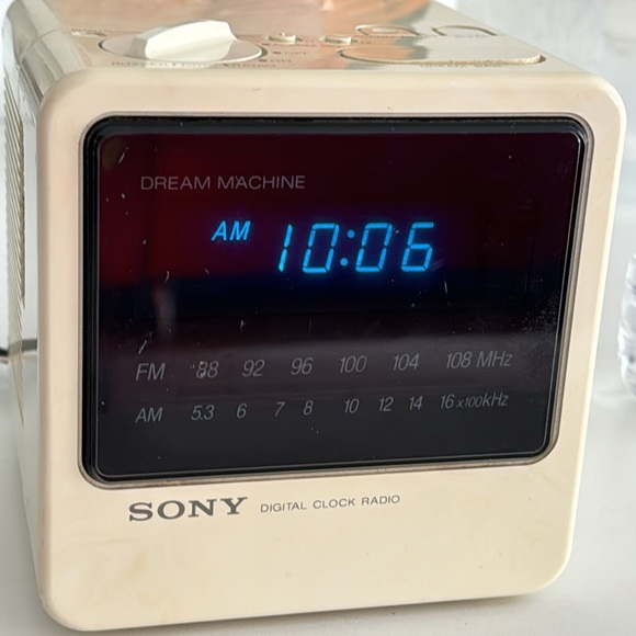 Sony | Portable Audio & Video | Vintage Sony Dream Machine Led Alarm ...